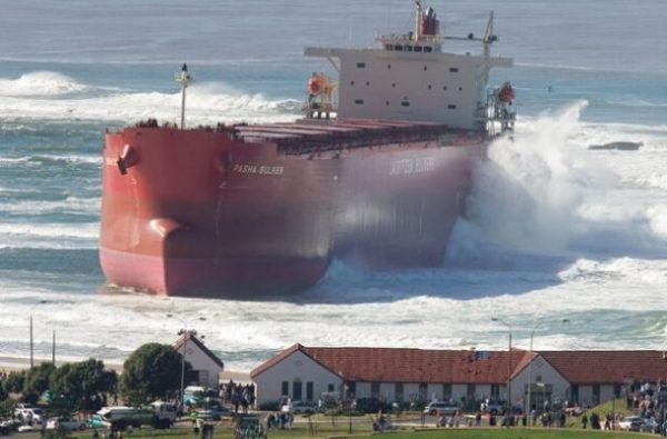 Giant Ship - Eyecon - Optical Illusions